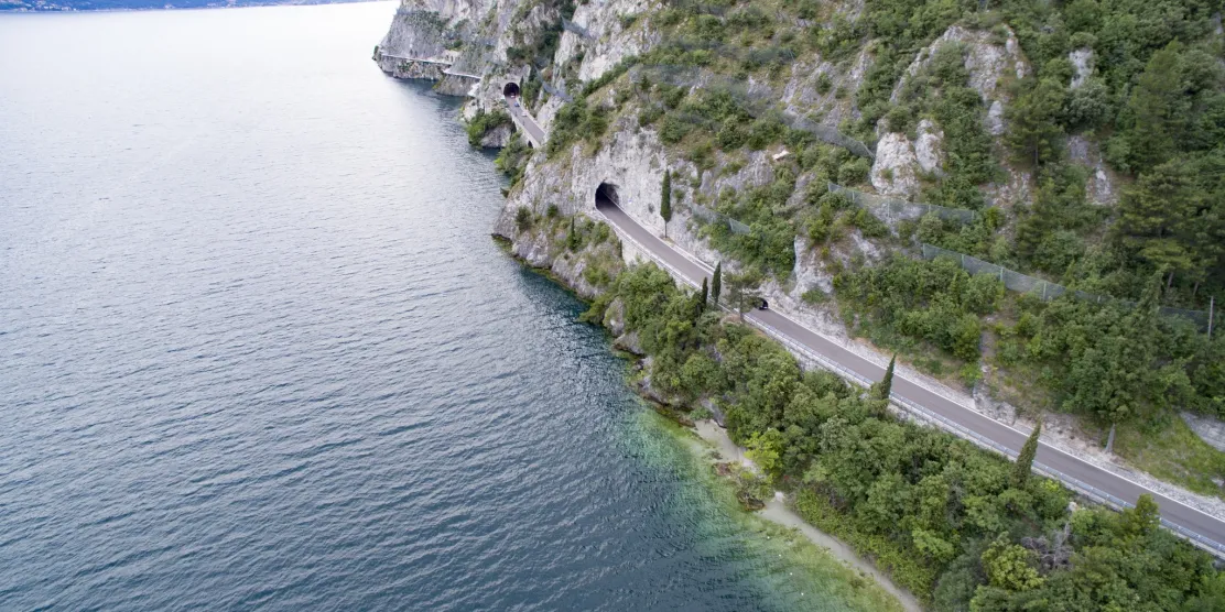 Lake Garda road trip route in Italy, with a scenic lakeside road and tunnels along the cliffs