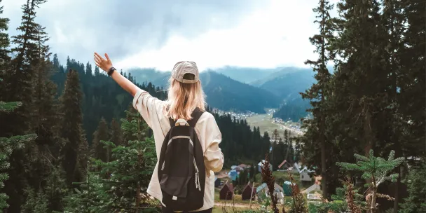 Digital Detox woman hiking in nature