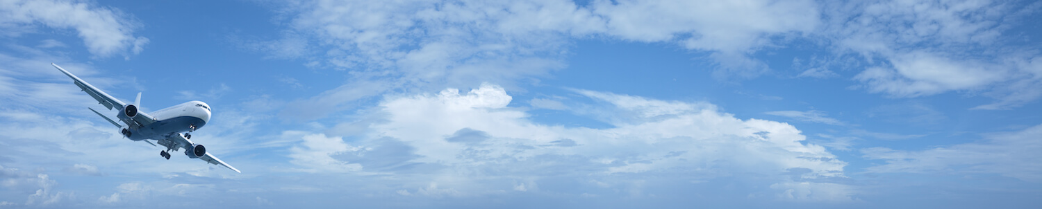 Avion ciel bleu nuages panorama